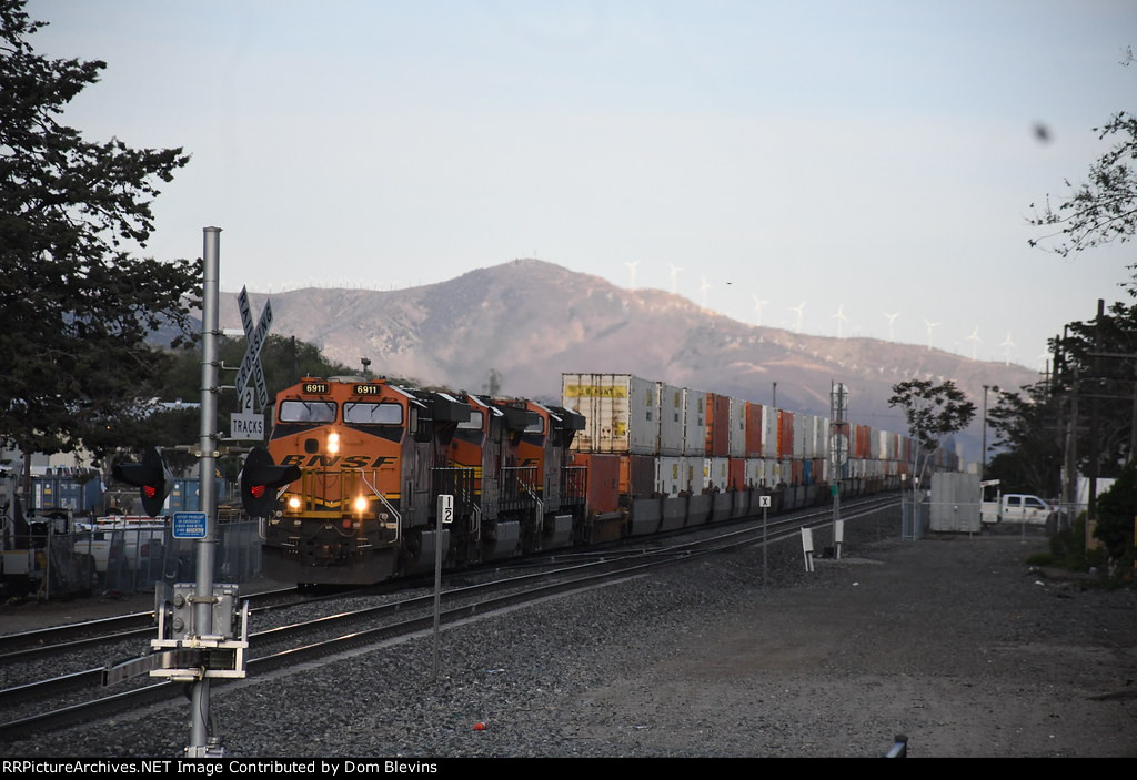 BNSF 6911